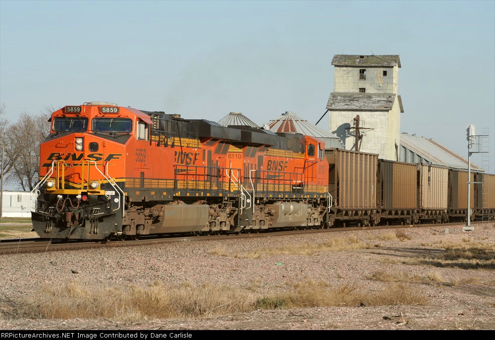 BNSF 5859 gets the green